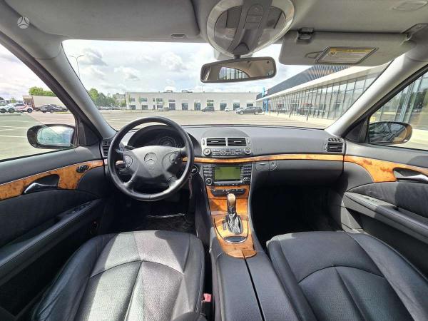 Melns Mercedes-Benz E 220 2006 Kauņa, ar dzinēja tilpumu 2.15 L un nobraukumu 285 tūkst. km par 3450 €, foto 7 vietnē AUTOMOTO.COM.LV
