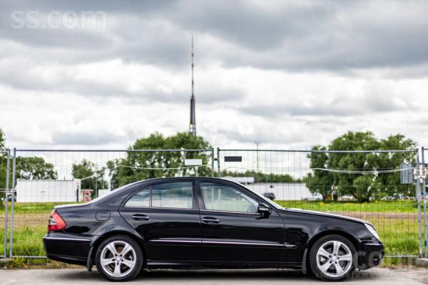 Black Mercedes-Benz E 220 2007 in Riga, with an engine capacity of 2.20 L and mileage of 307 thousand km for 4290 €, photo 5 on AUTOMOTO.COM.LV