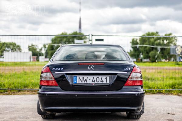 Black Mercedes-Benz E 220 2007 in Riga, with an engine capacity of 2.20 L and mileage of 307 thousand km for 4290 €, photo 8 on AUTOMOTO.COM.LV