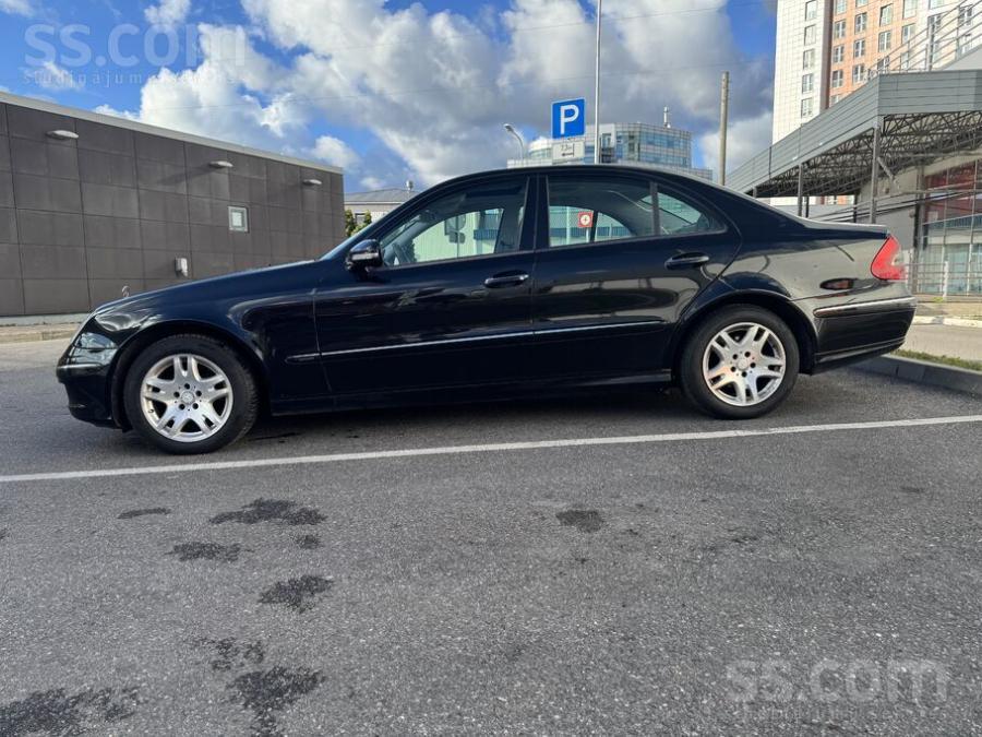 Black Mercedes-Benz E 220 2007 in Riga, with an engine capacity of 2.20 L and mileage of 378 thousand km for 3999 €, photo 1 on AUTOMOTO.COM.LV
