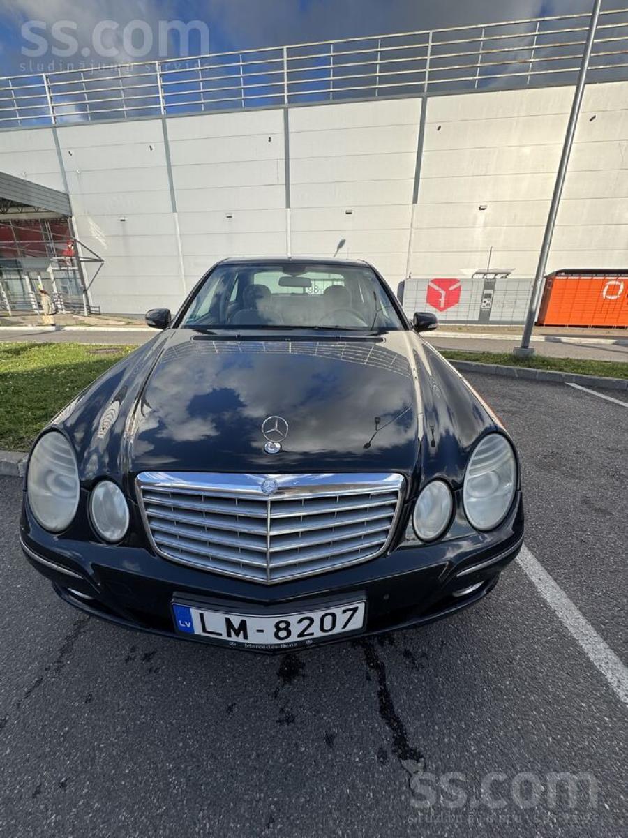 Black Mercedes-Benz E 220 2007 in Riga, with an engine capacity of 2.20 L and mileage of 378 thousand km for 3999 €, photo 3 on AUTOMOTO.COM.LV