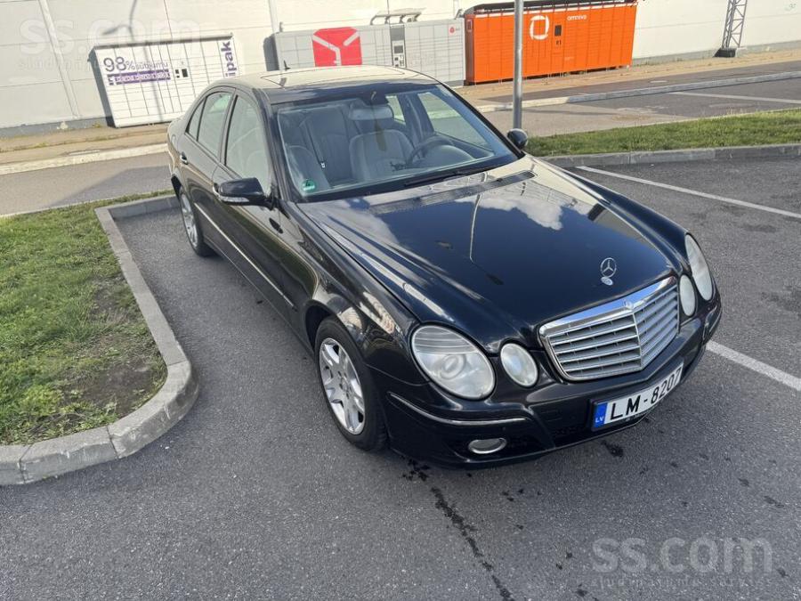 Black Mercedes-Benz E 220 2007 in Riga, with an engine capacity of 2.20 L and mileage of 378 thousand km for 3999 €, photo 4 on AUTOMOTO.COM.LV