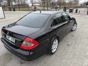 Black Mercedes-Benz E 220 2007 in Kaunas, with an engine capacity of 2.20 L and mileage of 360 thousand km for 3350 €, photo 3 on AUTOMOTO.COM.LV