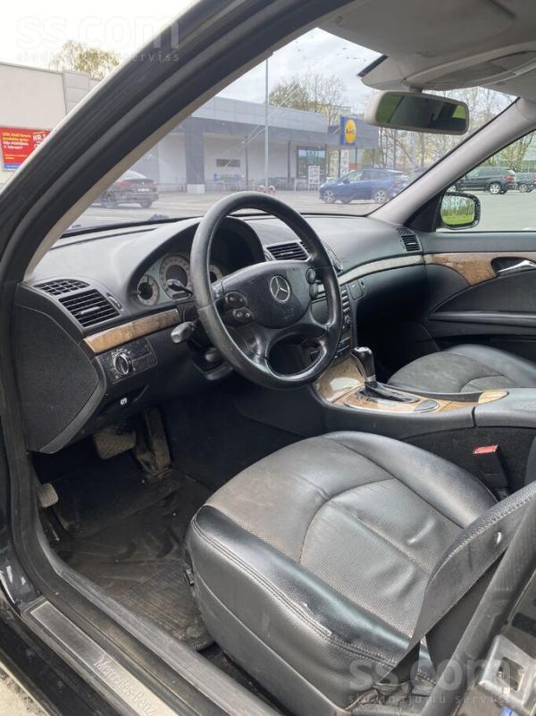 Black Mercedes-Benz E 220 2007 in Jelgava, with an engine capacity of 2.20 L and mileage of 480 thousand km for 2850 €, photo 6 on AUTOMOTO.COM.LV