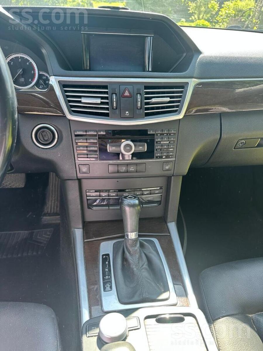Melns Mercedes-Benz E 220 2009 Daugavpils, ar dzinēja tilpumu 2.20 L un nobraukumu 0 tūkst. km par 6300 €, foto 5 vietnē AUTOMOTO.COM.LV