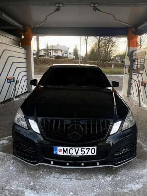Black Mercedes-Benz E 220 2009 in Alytus, with an engine capacity of 2.20 L and mileage of 330 thousand km for 2800 €, photo  on AUTOMOTO.COM.LV