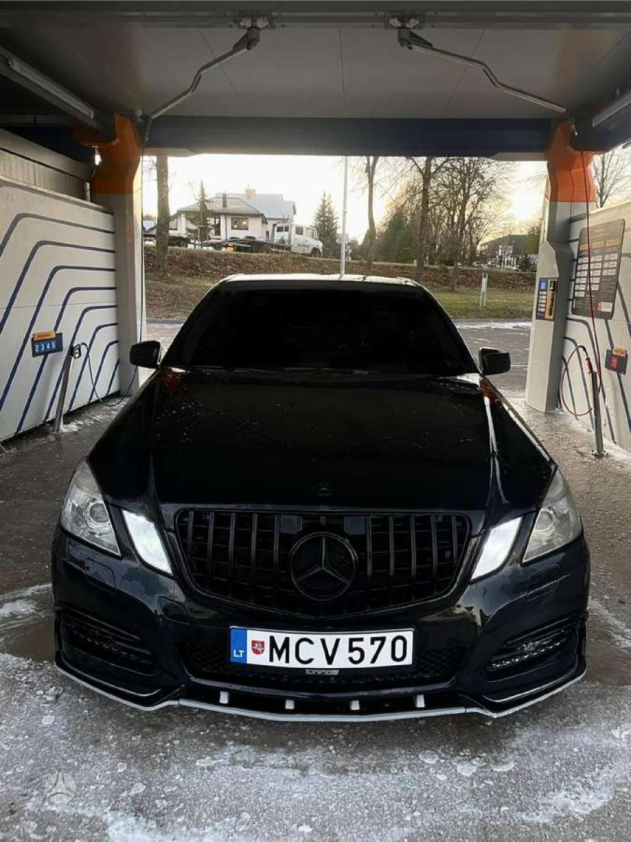 Melns Mercedes-Benz E 220 2009 Alīta, ar dzinēja tilpumu 2.20 L un nobraukumu 330 tūkst. km par 2800 €, foto 1 vietnē AUTOMOTO.COM.LV