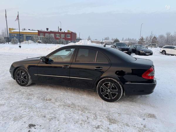 Черный Мерседес E 220 2009 в Тельшяй, объемом двигателя 2.15 л и пробегом 273 тыс. км за 4700 €, фото 4 на AUTOMOTO.COM.LV