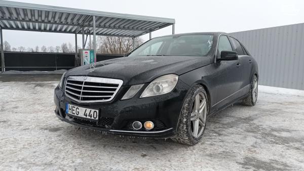 Melns Mercedes-Benz E 220 2009 Joniškis, ar dzinēja tilpumu 2.10 L un nobraukumu 356 tūkst. km par 5950 €, foto 3 vietnē AUTOMOTO.COM.LV