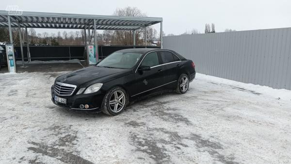 Melns Mercedes-Benz E 220 2009 Joniškis, ar dzinēja tilpumu 2.10 L un nobraukumu 356 tūkst. km par 5950 €, foto 4 vietnē AUTOMOTO.COM.LV