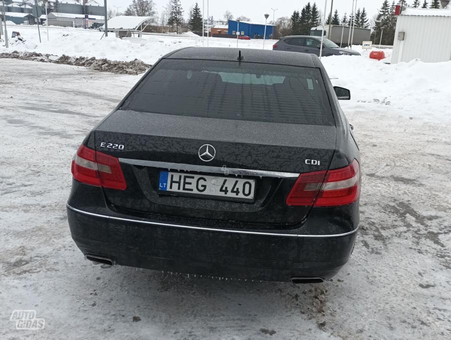 Black Mercedes-Benz E 220 2009 in Joniskis, with an engine capacity of 2.10 L and mileage of 356 thousand km for 5950 €, photo 8 on AUTOMOTO.COM.LV