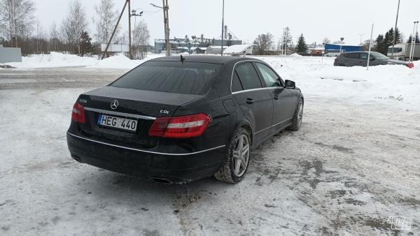 Melns Mercedes-Benz E 220 2009 Joniškis, ar dzinēja tilpumu 2.10 L un nobraukumu 356 tūkst. km par 5950 €, foto 9 vietnē AUTOMOTO.COM.LV