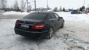 Black Mercedes-Benz E 220 2009 in Joniskis, with an engine capacity of 2.10 L and mileage of 356 thousand km for 5950 €, photo 9 on AUTOMOTO.COM.LV