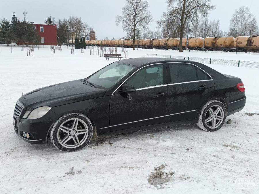 Black Mercedes-Benz E 220 2009 in Joniskis, with an engine capacity of 2.10 L and mileage of 356 thousand km for 5950 €, photo 11 on AUTOMOTO.COM.LV