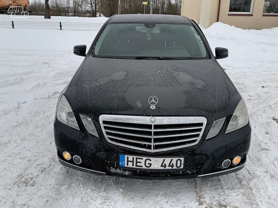 Black Mercedes-Benz E 220 2009 in Joniskis, with an engine capacity of 2.10 L and mileage of 356 thousand km for 5950 €, photo 12 on AUTOMOTO.COM.LV