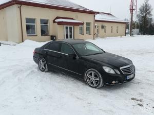 Black Mercedes-Benz E 220 2009 in Joniskis, with an engine capacity of 2.10 L and mileage of 356 thousand km for 5950 €, photo 13 on AUTOMOTO.COM.LV