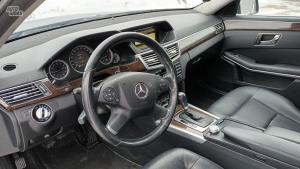 Black Mercedes-Benz E 220 2009 in Joniskis, with an engine capacity of 2.10 L and mileage of 356 thousand km for 5950 €, photo 17 on AUTOMOTO.COM.LV
