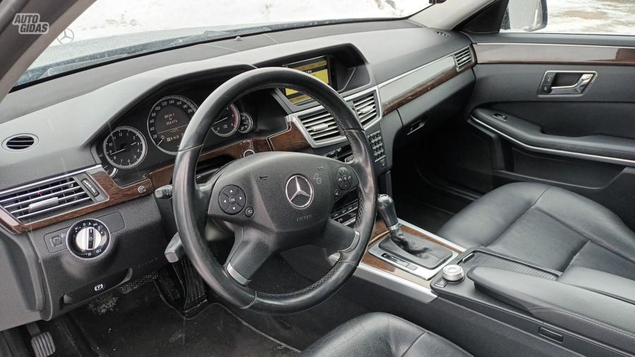 Black Mercedes-Benz E 220 2009 in Joniskis, with an engine capacity of 2.10 L and mileage of 356 thousand km for 5950 €, photo 17 on AUTOMOTO.COM.LV