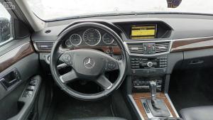Black Mercedes-Benz E 220 2009 in Joniskis, with an engine capacity of 2.10 L and mileage of 356 thousand km for 5950 €, photo 18 on AUTOMOTO.COM.LV