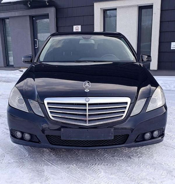 Black Mercedes-Benz E 220 2009 in Kaunas, with an engine capacity of 2.14 L and mileage of 312 thousand km for 4999 €, photo 2 on AUTOMOTO.COM.LV