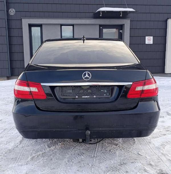 Black Mercedes-Benz E 220 2009 in Kaunas, with an engine capacity of 2.14 L and mileage of 312 thousand km for 4999 €, photo 6 on AUTOMOTO.COM.LV