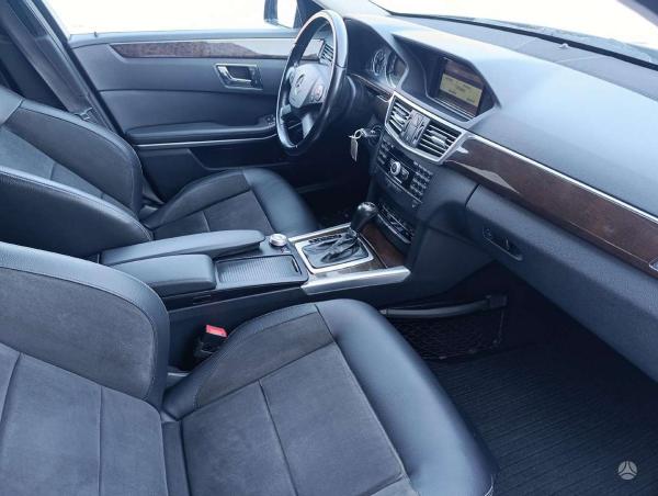 Black Mercedes-Benz E 220 2009 in Kaunas, with an engine capacity of 2.14 L and mileage of 312 thousand km for 4999 €, photo 9 on AUTOMOTO.COM.LV