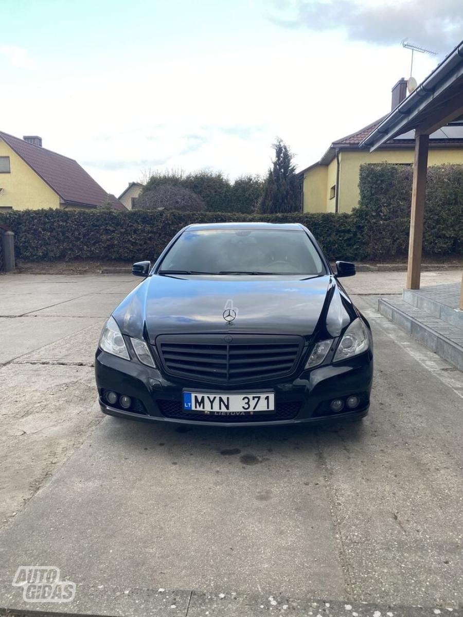 Black Mercedes-Benz E 220 2009 in Lazdijai, with an engine capacity of 2.10 L and mileage of 205 thousand km for 8300 €, photo 1 on AUTOMOTO.COM.LV