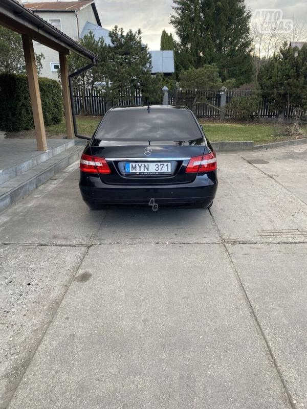 Black Mercedes-Benz E 220 2009 in Lazdijai, with an engine capacity of 2.10 L and mileage of 205 thousand km for 8300 €, photo 2 on AUTOMOTO.COM.LV