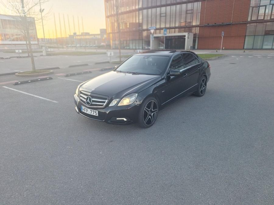 Black Mercedes-Benz E 220 2009 in Klaipeda, with an engine capacity of 2.10 L and mileage of 390 thousand km for 5200 €, photo 3 on AUTOMOTO.COM.LV