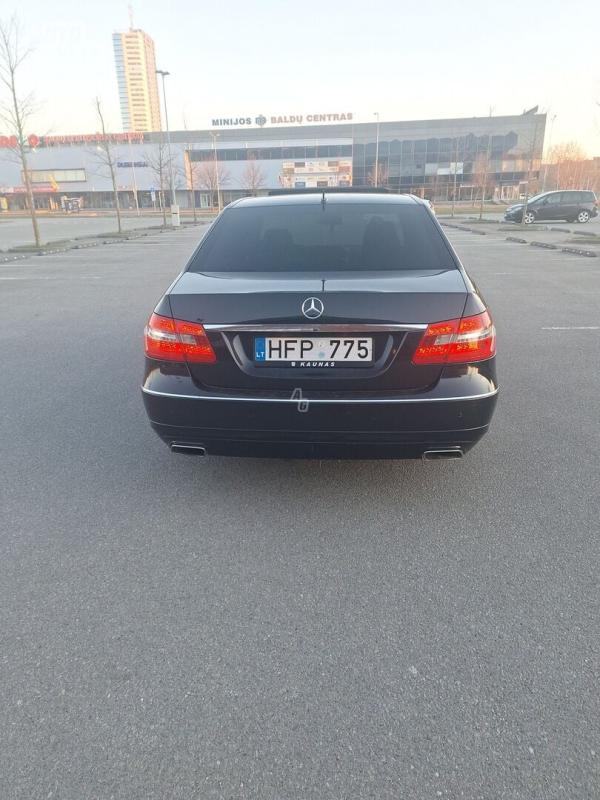 Black Mercedes-Benz E 220 2009 in Klaipeda, with an engine capacity of 2.10 L and mileage of 390 thousand km for 5200 €, photo 8 on AUTOMOTO.COM.LV