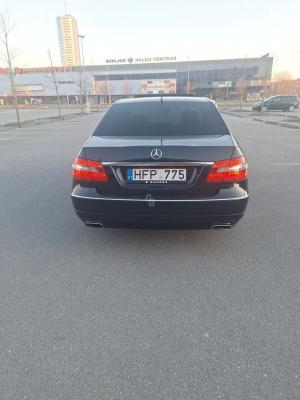 Black Mercedes-Benz E 220 2009 in Klaipeda, with an engine capacity of 2.10 L and mileage of 390 thousand km for 5200 €, photo 9 on AUTOMOTO.COM.LV