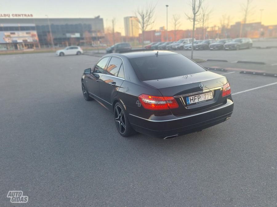 Black Mercedes-Benz E 220 2009 in Klaipeda, with an engine capacity of 2.10 L and mileage of 390 thousand km for 5200 €, photo 10 on AUTOMOTO.COM.LV