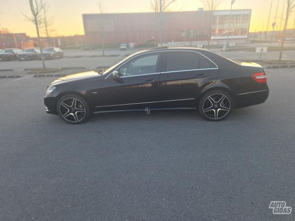 Black Mercedes-Benz E 220 2009 in Klaipeda, with an engine capacity of 2.10 L and mileage of 390 thousand km for 5200 €, photo 10 on AUTOMOTO.COM.LV