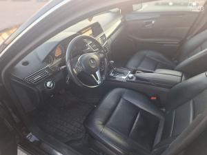 Black Mercedes-Benz E 220 2009 in Klaipeda, with an engine capacity of 2.10 L and mileage of 390 thousand km for 5200 €, photo 14 on AUTOMOTO.COM.LV