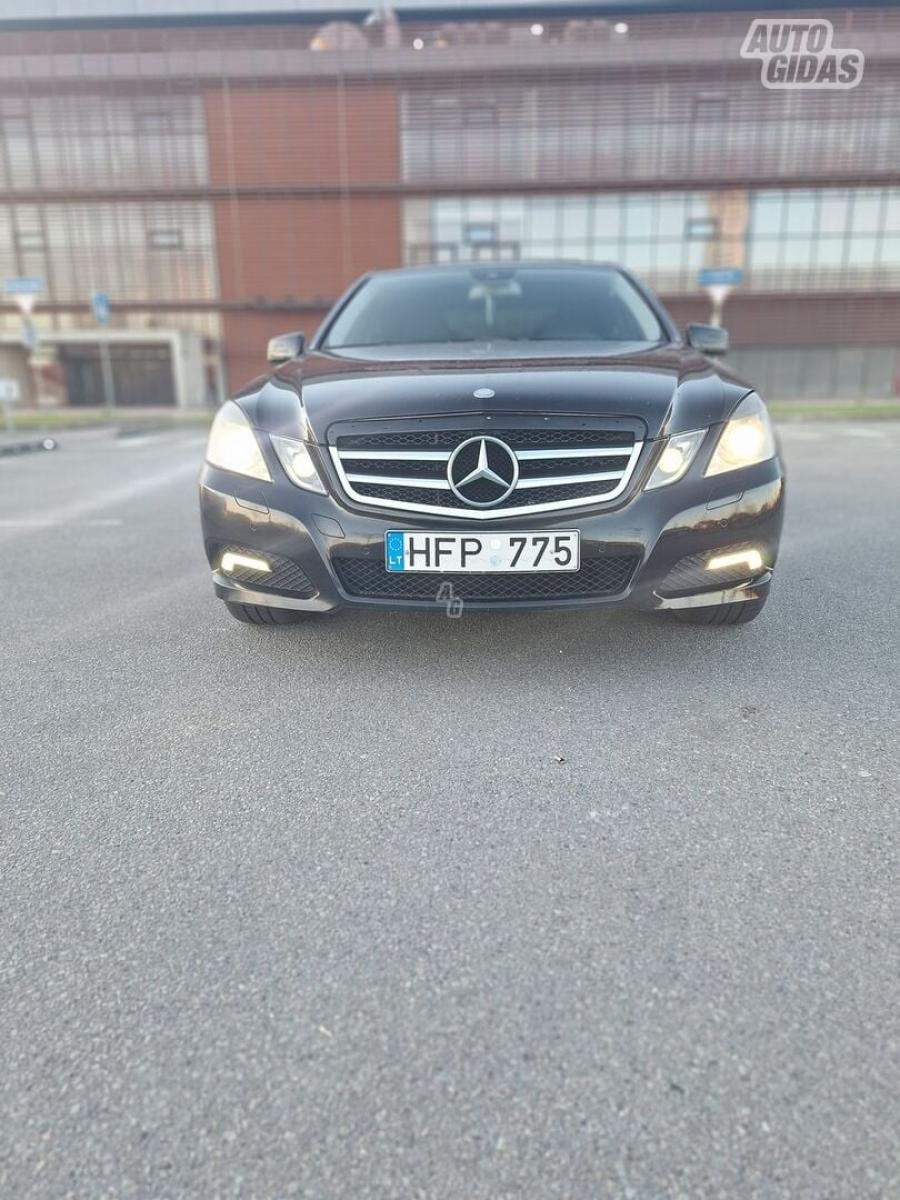 Black Mercedes-Benz E 220 2009 in Klaipeda, with an engine capacity of 2.10 L and mileage of 390 thousand km for 5200 €, photo 19 on AUTOMOTO.COM.LV