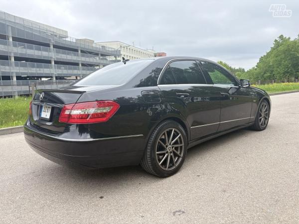 Black Mercedes-Benz E 220 2009 in Vilnius, with an engine capacity of 2.10 L and mileage of 352 thousand km for 7600 €, photo 5 on AUTOMOTO.COM.LV