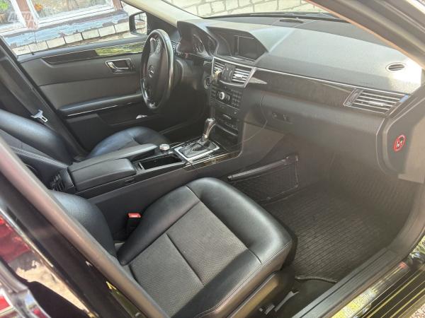 Black Mercedes-Benz E 220 2009 in Vilnius, with an engine capacity of 2.10 L and mileage of 352 thousand km for 7600 €, photo 10 on AUTOMOTO.COM.LV