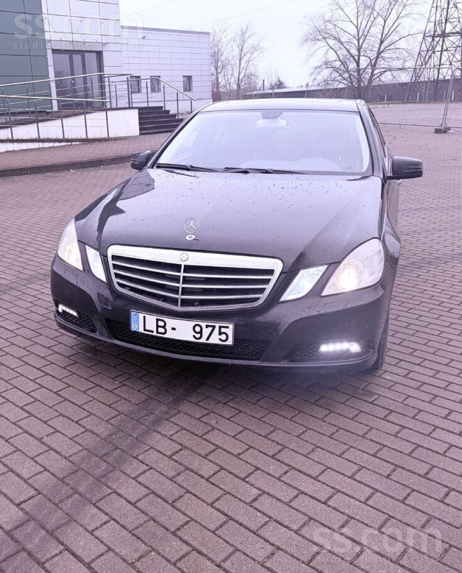 Черный Мерседес E 220 2009 в Рига, объемом двигателя 2.10 л и пробегом 255 тыс. км за 5500 €, фото 3 на AUTOMOTO.COM.LV