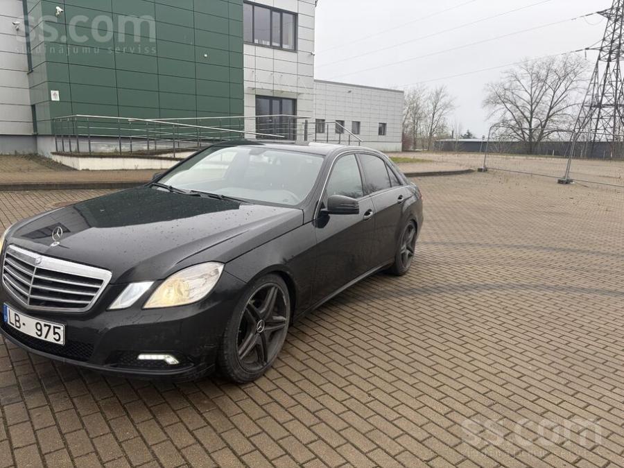 Черный Мерседес E 220 2009 в Рига, объемом двигателя 2.10 л и пробегом 255 тыс. км за 5500 €, фото 5 на AUTOMOTO.COM.LV