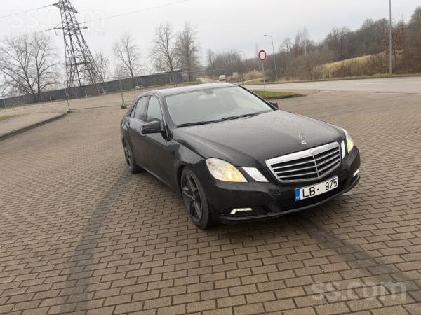 Black Mercedes-Benz E 220 2009 in Riga, with an engine capacity of 2.10 L and mileage of 255 thousand km for 5500 €, photo 5 on AUTOMOTO.COM.LV