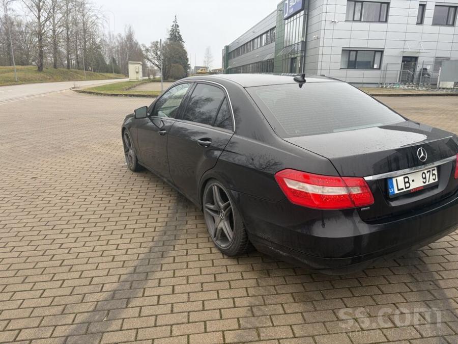 Черный Мерседес E 220 2009 в Рига, объемом двигателя 2.10 л и пробегом 255 тыс. км за 5500 €, фото 8 на AUTOMOTO.COM.LV