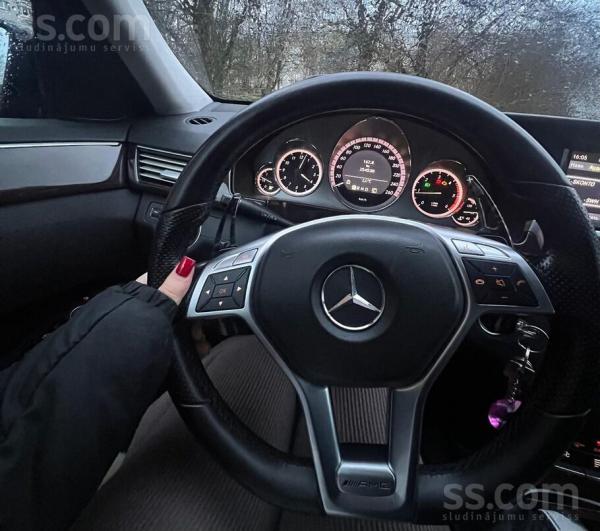 Black Mercedes-Benz E 220 2009 in Riga, with an engine capacity of 2.10 L and mileage of 255 thousand km for 5500 €, photo 8 on AUTOMOTO.COM.LV