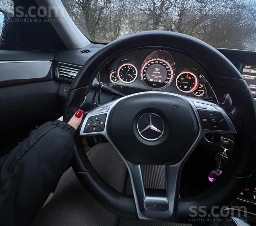 Черный Мерседес E 220 2009 в Рига, объемом двигателя 2.10 л и пробегом 255 тыс. км за 5500 €, фото 9 на AUTOMOTO.COM.LV