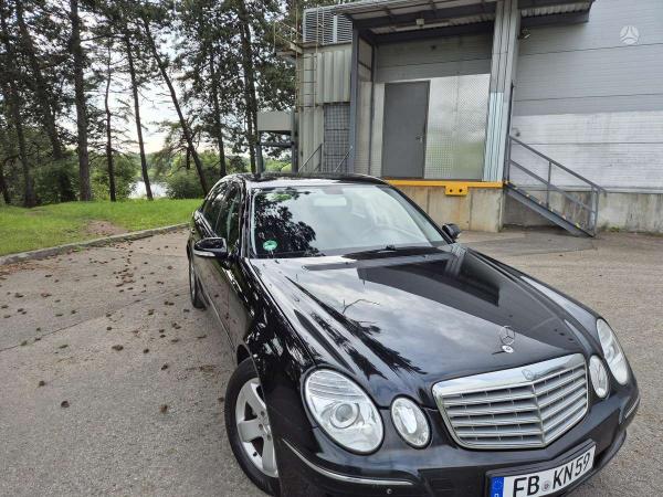 Черный Мерседес E 220 2009 в Вильнюс, объемом двигателя 2.20 л и пробегом 274 тыс. км за 6800 €, фото 3 на AUTOMOTO.COM.LV