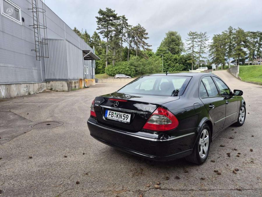 Черный Мерседес E 220 2009 в Вильнюс, объемом двигателя 2.20 л и пробегом 274 тыс. км за 6800 €, фото 5 на AUTOMOTO.COM.LV