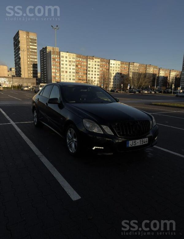 Black Mercedes-Benz E 220 2010 in Riga, with an engine capacity of 2.20 L and mileage of 417 thousand km for 6000 €, photo 1 on AUTOMOTO.COM.LV