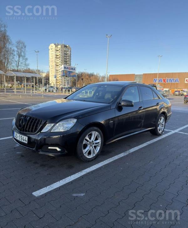Black Mercedes-Benz E 220 2010 in Riga, with an engine capacity of 2.20 L and mileage of 417 thousand km for 6000 €, photo 2 on AUTOMOTO.COM.LV