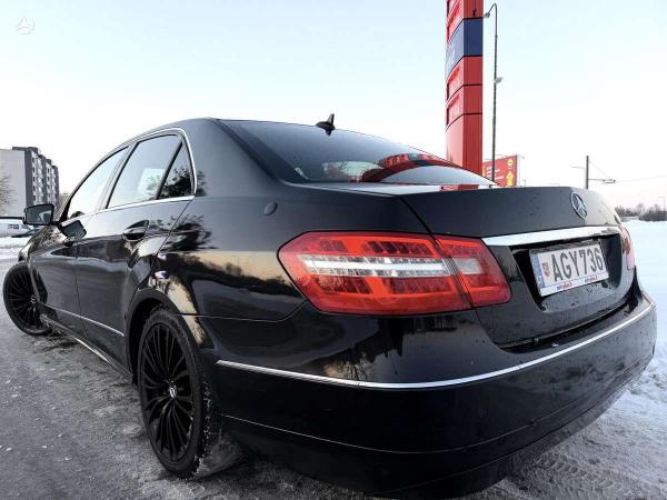 Melns Mercedes-Benz E 220 2010 Kauņa, ar dzinēja tilpumu 2.14 L un nobraukumu 347 tūkst. km par 5650 €, foto 3 vietnē AUTOMOTO.COM.LV