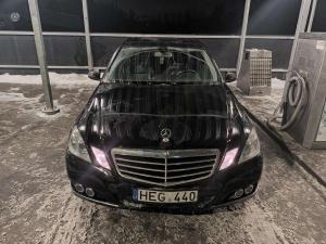 Black Mercedes-Benz E 220 2010 in Joniskis, with an engine capacity of 2.14 L and mileage of 356 thousand km for 5950 €, photo 3 on AUTOMOTO.COM.LV