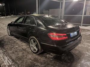 Black Mercedes-Benz E 220 2010 in Joniskis, with an engine capacity of 2.14 L and mileage of 356 thousand km for 5950 €, photo 6 on AUTOMOTO.COM.LV